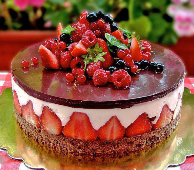 Chocolate Coconut Creme Torte | Viva La Raw